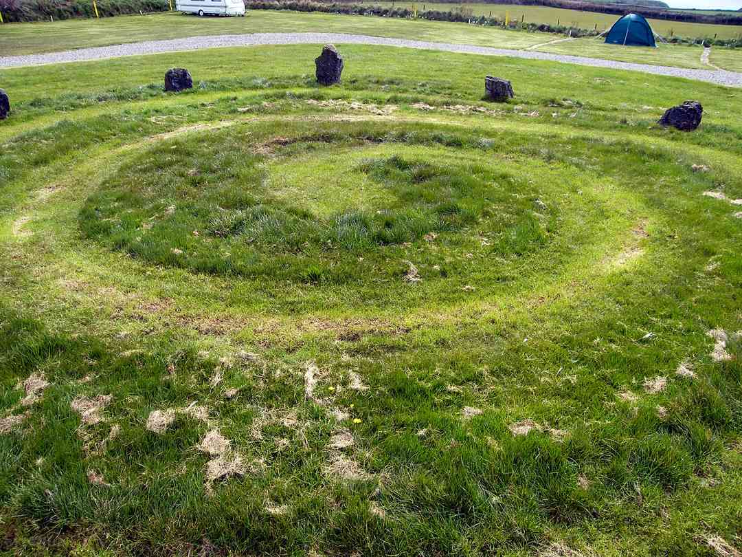 Pitton Cross Caravan and Camping Park, Swansea, Glamorgan | Pitchup.com