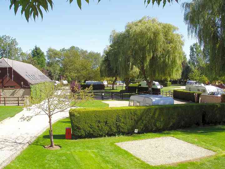 Lincoln Farm Park, Standlake, Oxfordshire | Pitchup.com