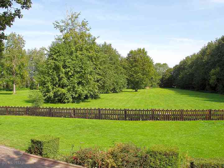 Lincoln Farm Park, Standlake, Oxfordshire | Pitchup.com