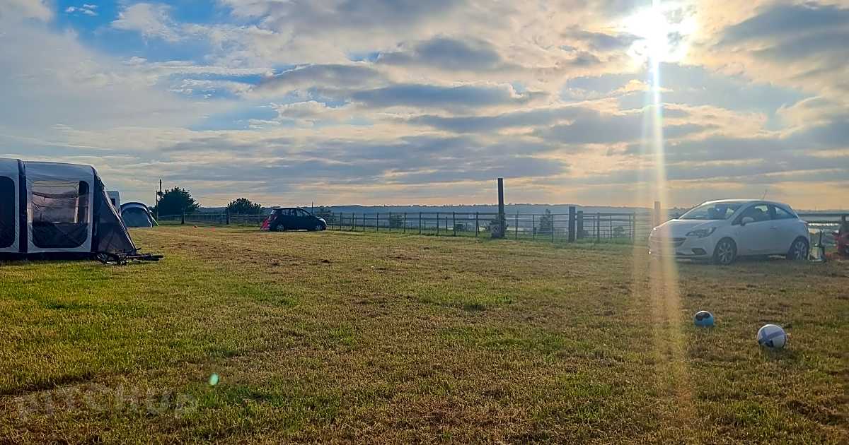 Swithens Farm, Rothwell | Pitchup.com