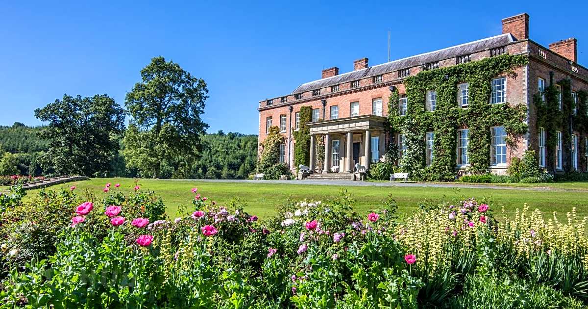 Walcot Hall Caravan Park, Lydbury North | Pitchup.com