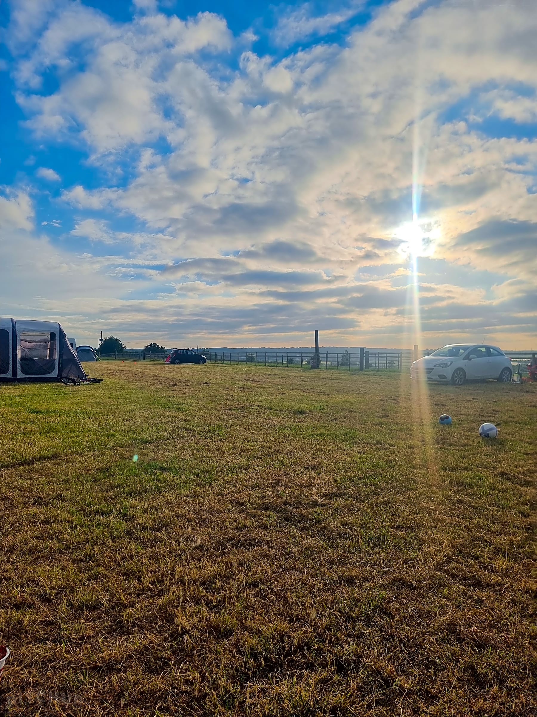 Swithens Farm, Rothwell, West Yorkshire | Pitchup.com