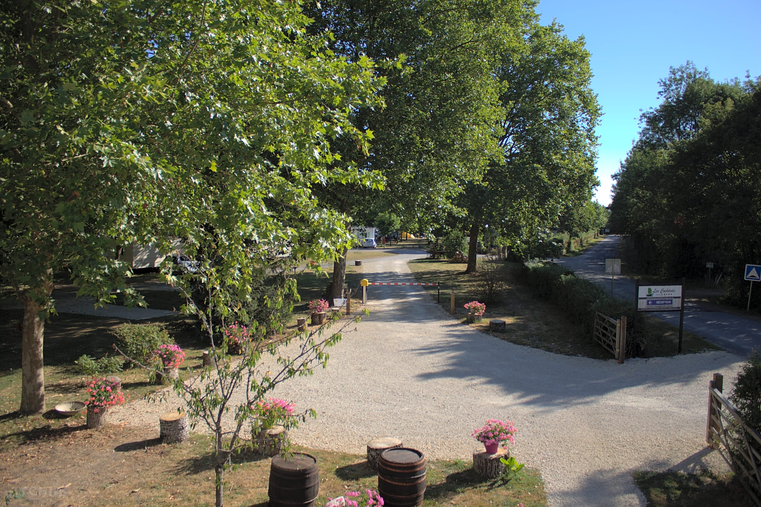 Camping Les Cochards, Seigy - Pitchup®