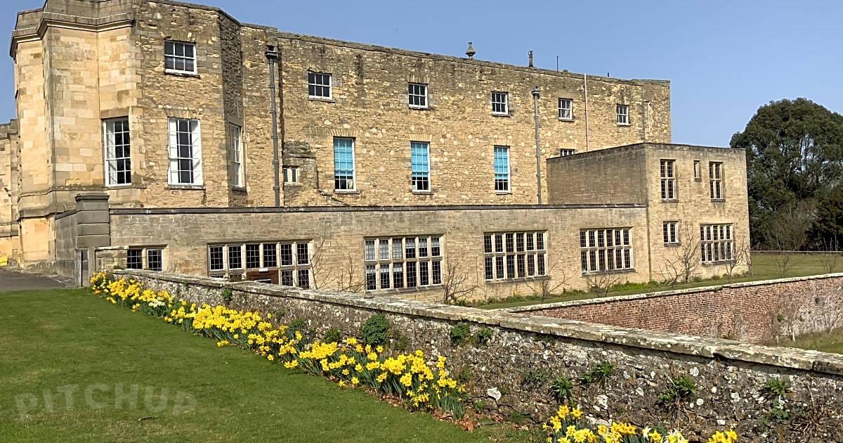 Gilling Castle, Gilling East - Pitchup®