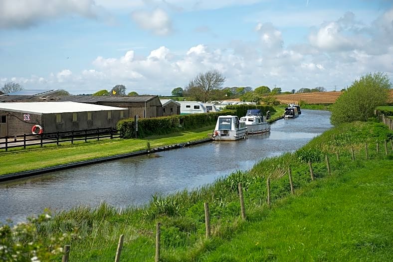 Greaves Farm, Garstang, Lancashire | Pitchup.com