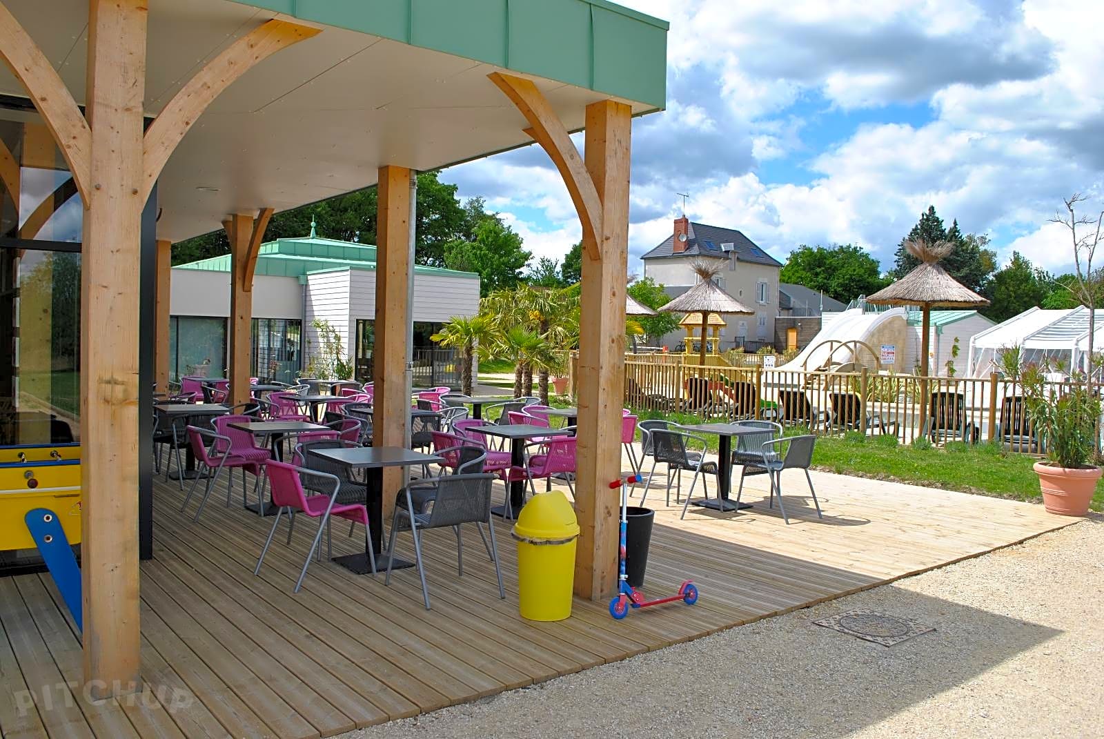 Camping La Roche-Posay, La Roche-Posay, Vienne | Pitchup.com