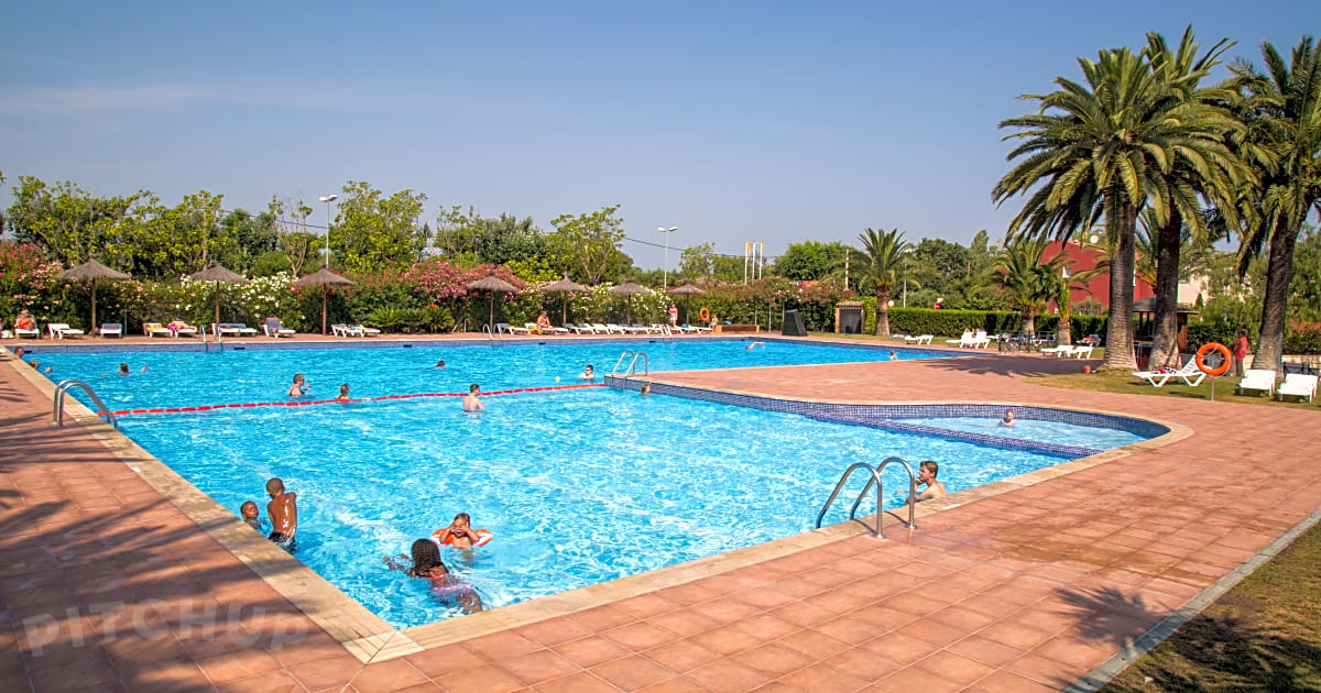 Camping Mas Nou, Castelló d'Empúries - Pitchup®