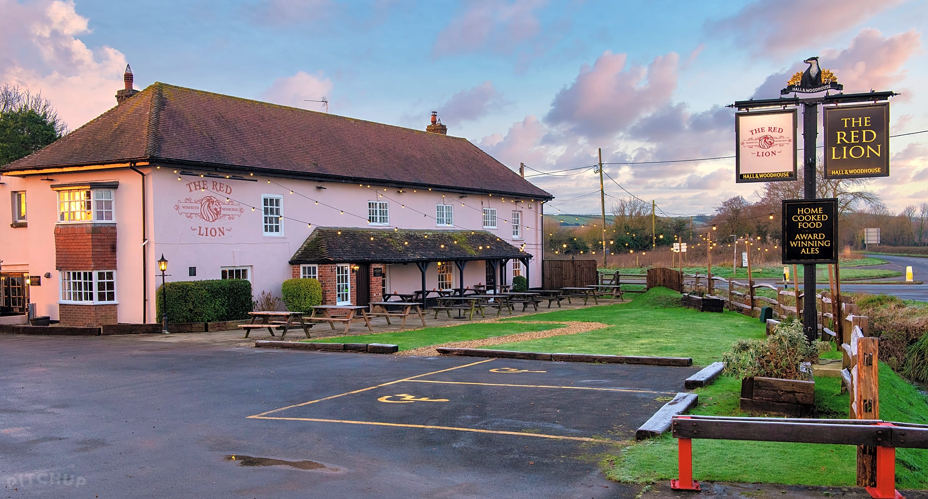 The Red Lion, Winfrith Newburgh, Dorset - Updated 2026 prices | Pitchup.com