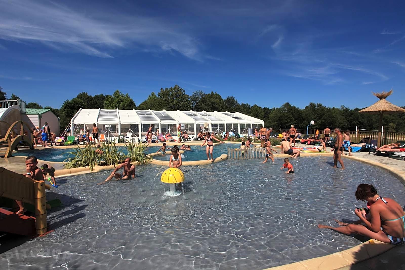 Camping La Roche-Posay, La Roche-Posay, Vienne | Pitchup.com