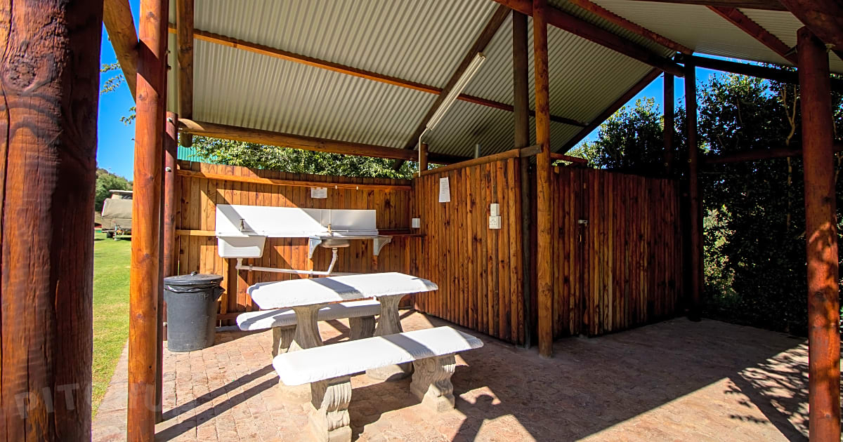 Oppi Dam Resort, Oudtshoorn - Pitchup®