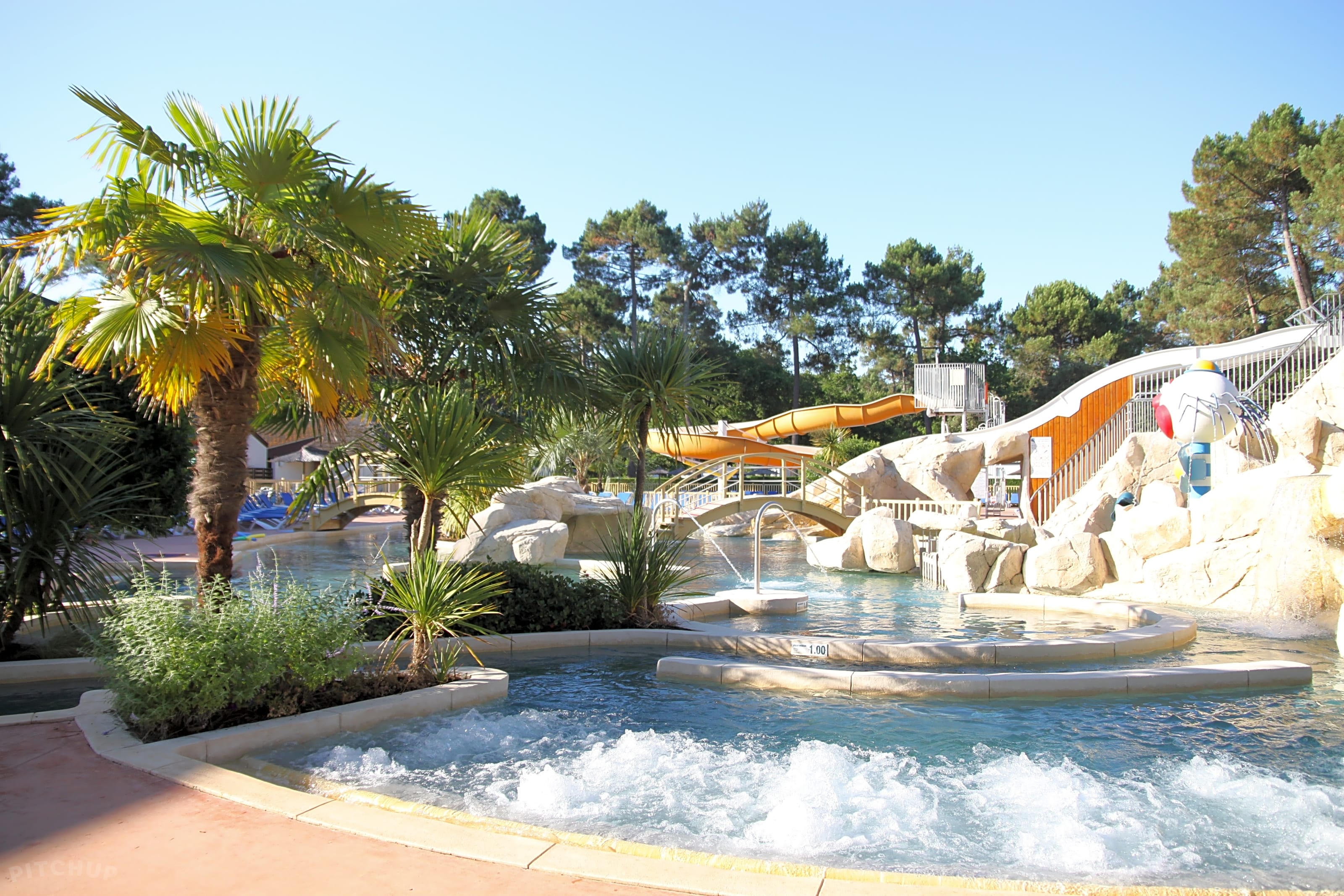 Camping L'Orée du Bois, Les Mathes - Pitchup®