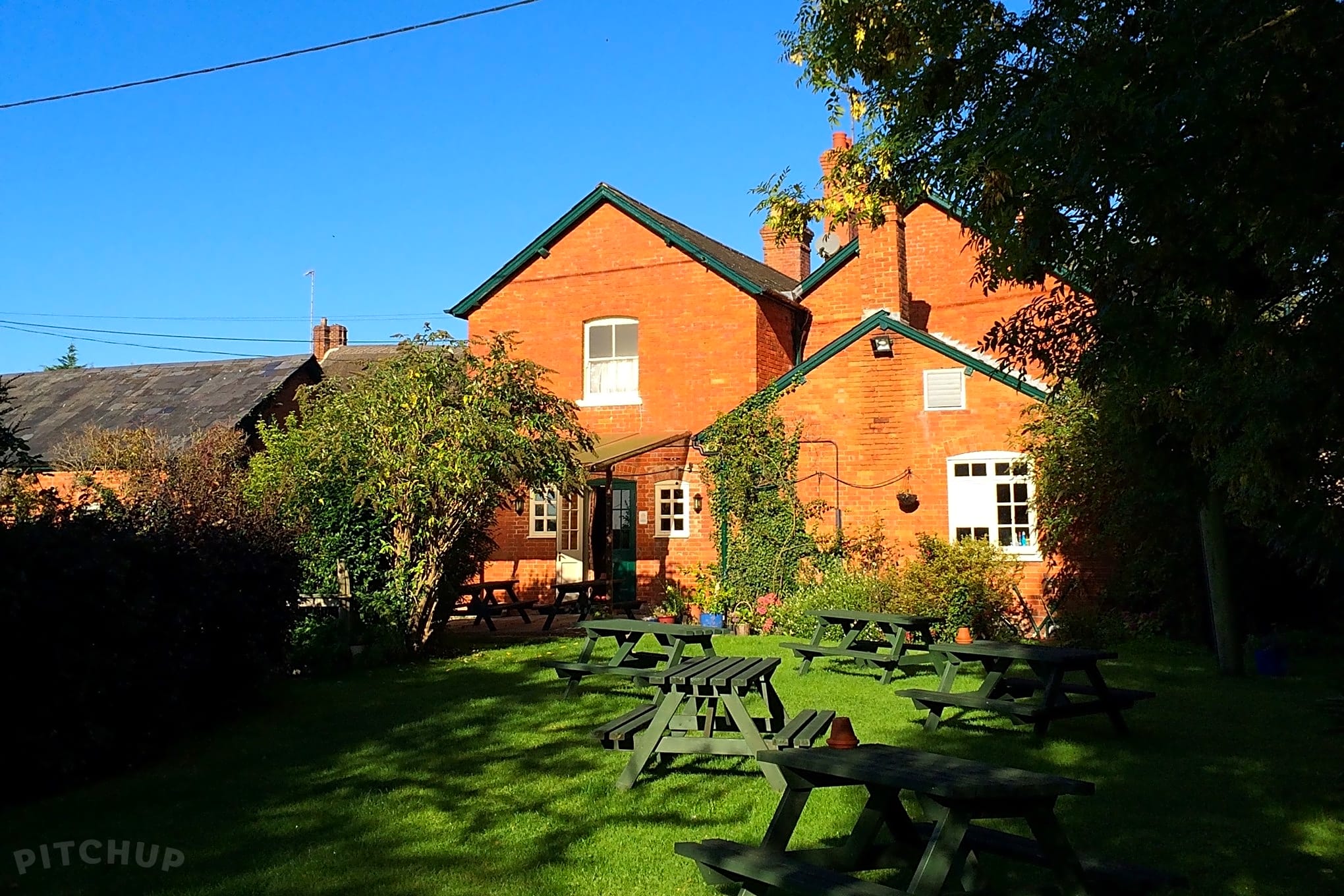 The Crown Inn, Devizes - Updated 2020 prices - Pitchup®