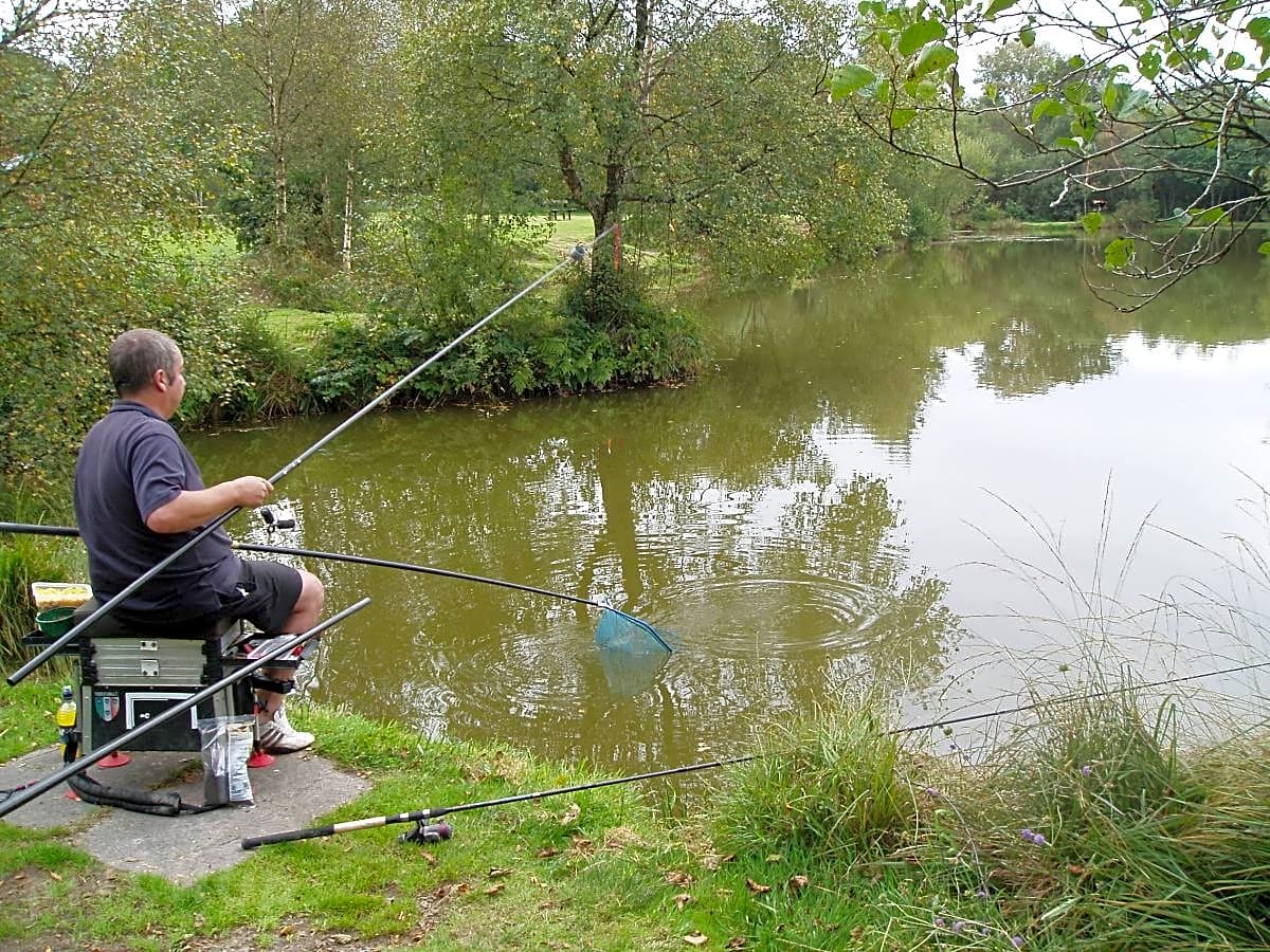 Springwater Lakes, Llanwrda, Carmarthenshire | Pitchup.com