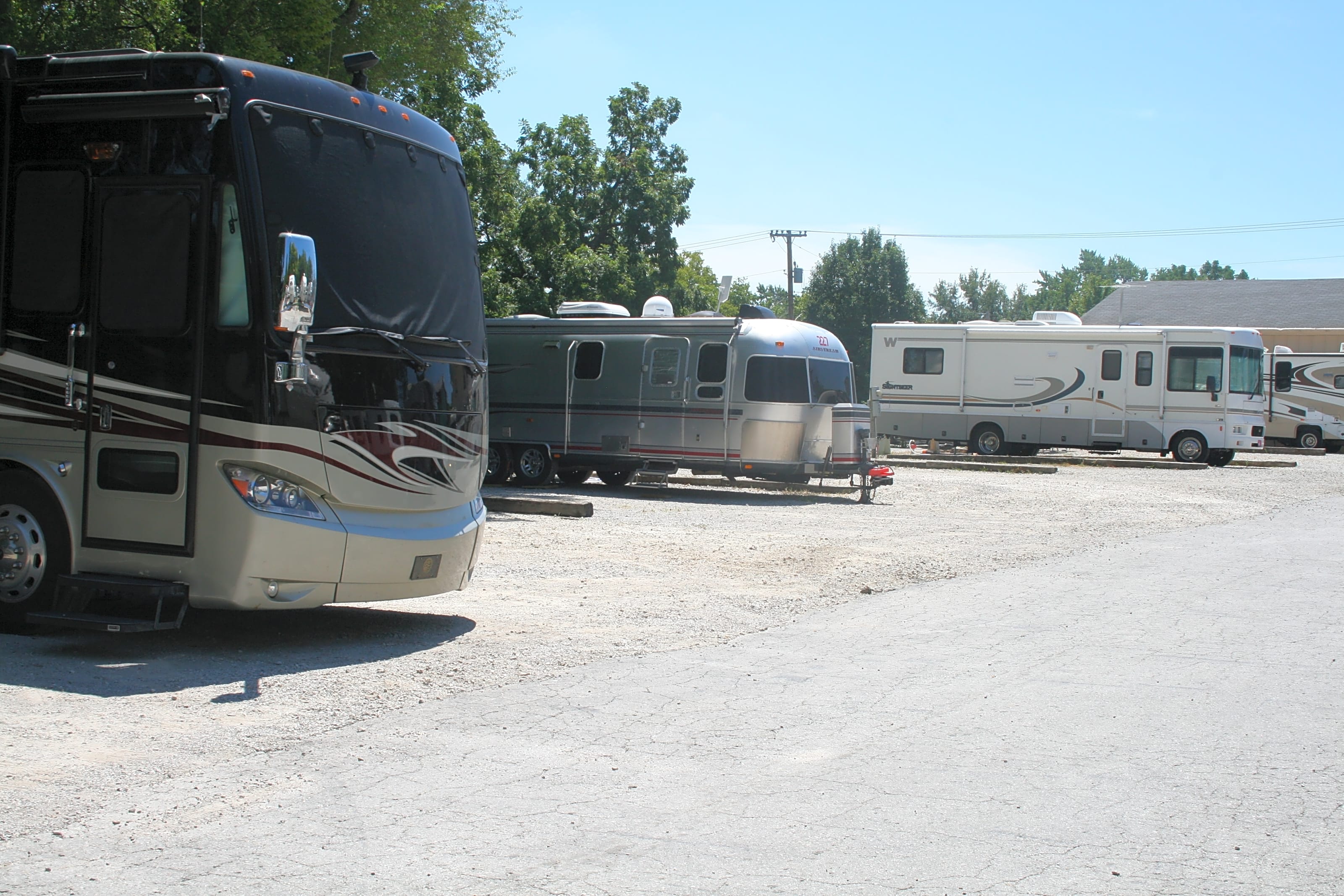 Walnut Grove RV Park, Merriam, Kansas | Pitchup.com