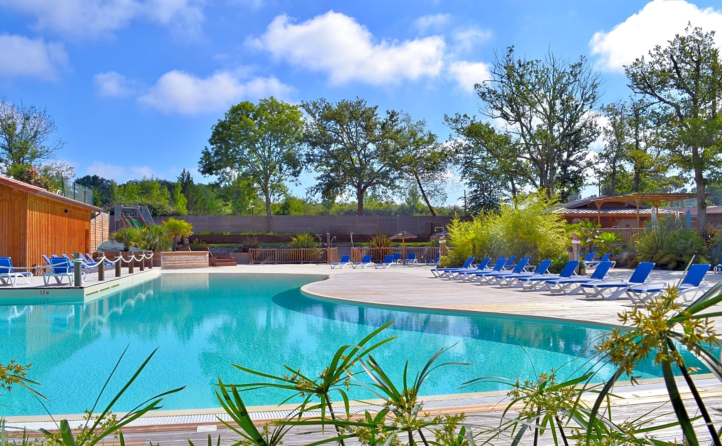 Camping Les Rives du Lac, Cazaubon - Pitchup®