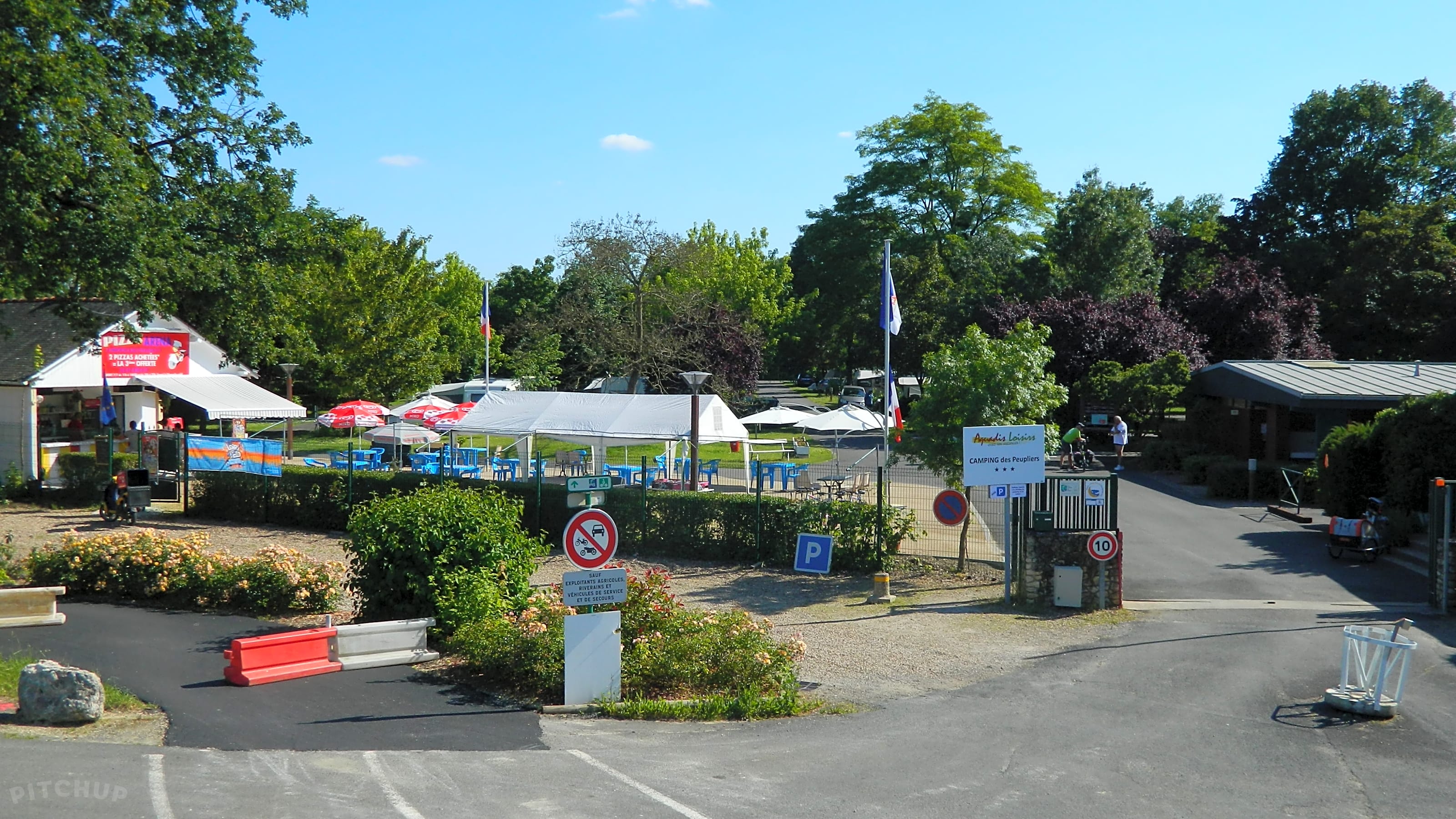 Camping Les Peupliers, Montlouis-sur-Loire - Pitchup®