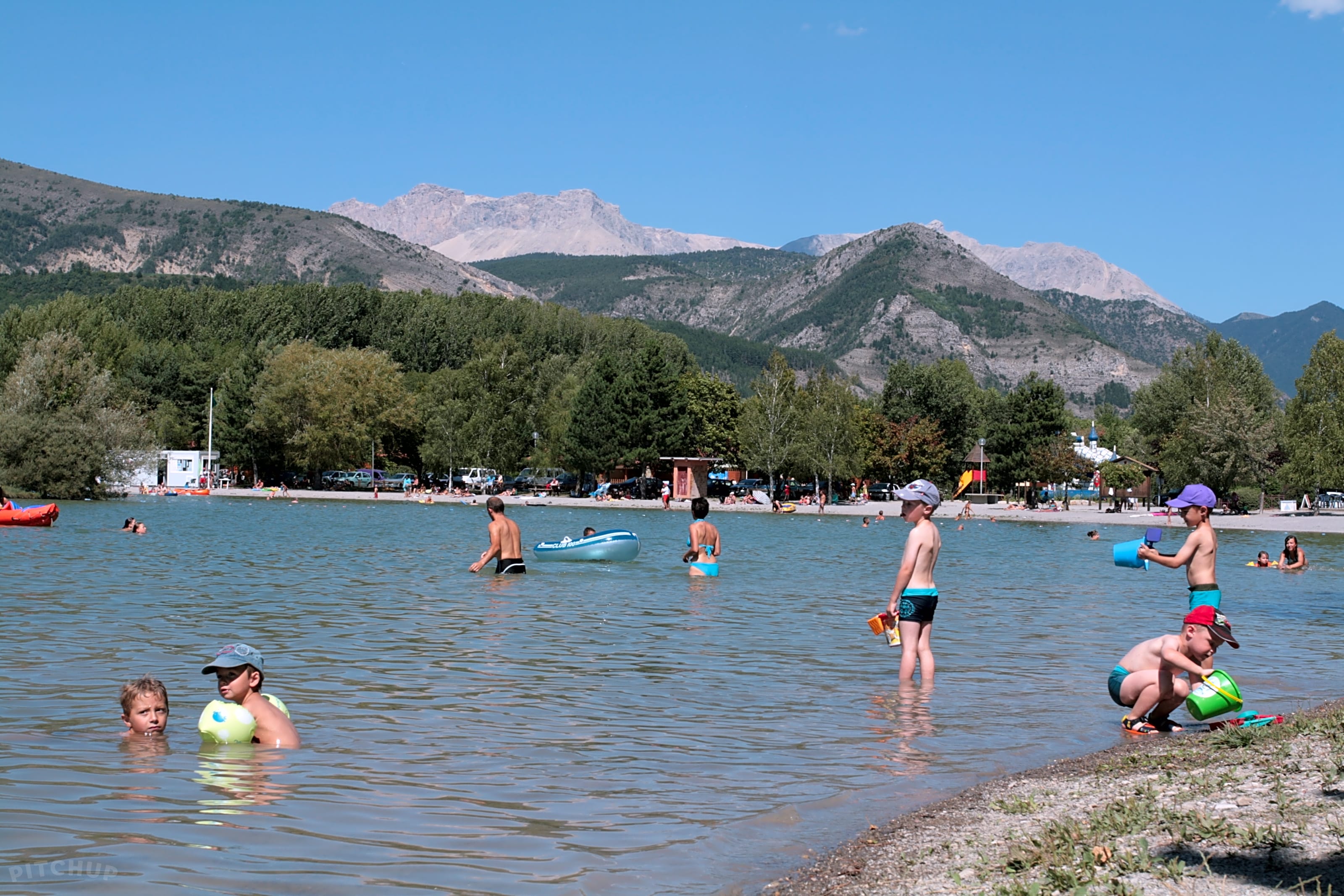 Les Rives du Lac, Veynes, Hautes-Alpes | Pitchup.com