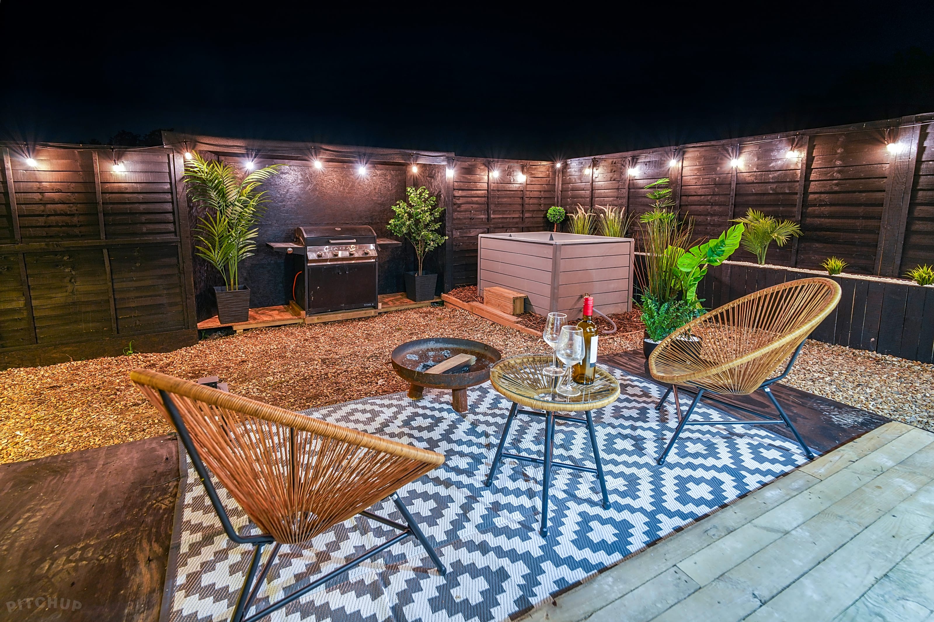 The Outside Inn Glamping, Battle, East Sussex - Updated 2025 prices ...